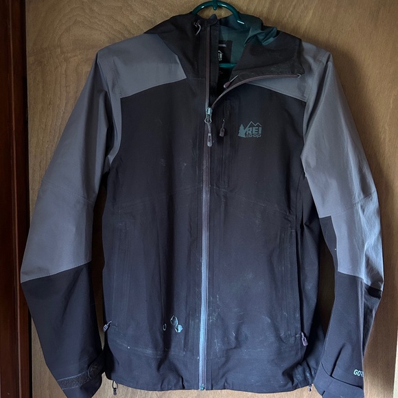 REI | Jackets & Coats | Rei Womens Medium Goretex Rain Shell Jacket ...